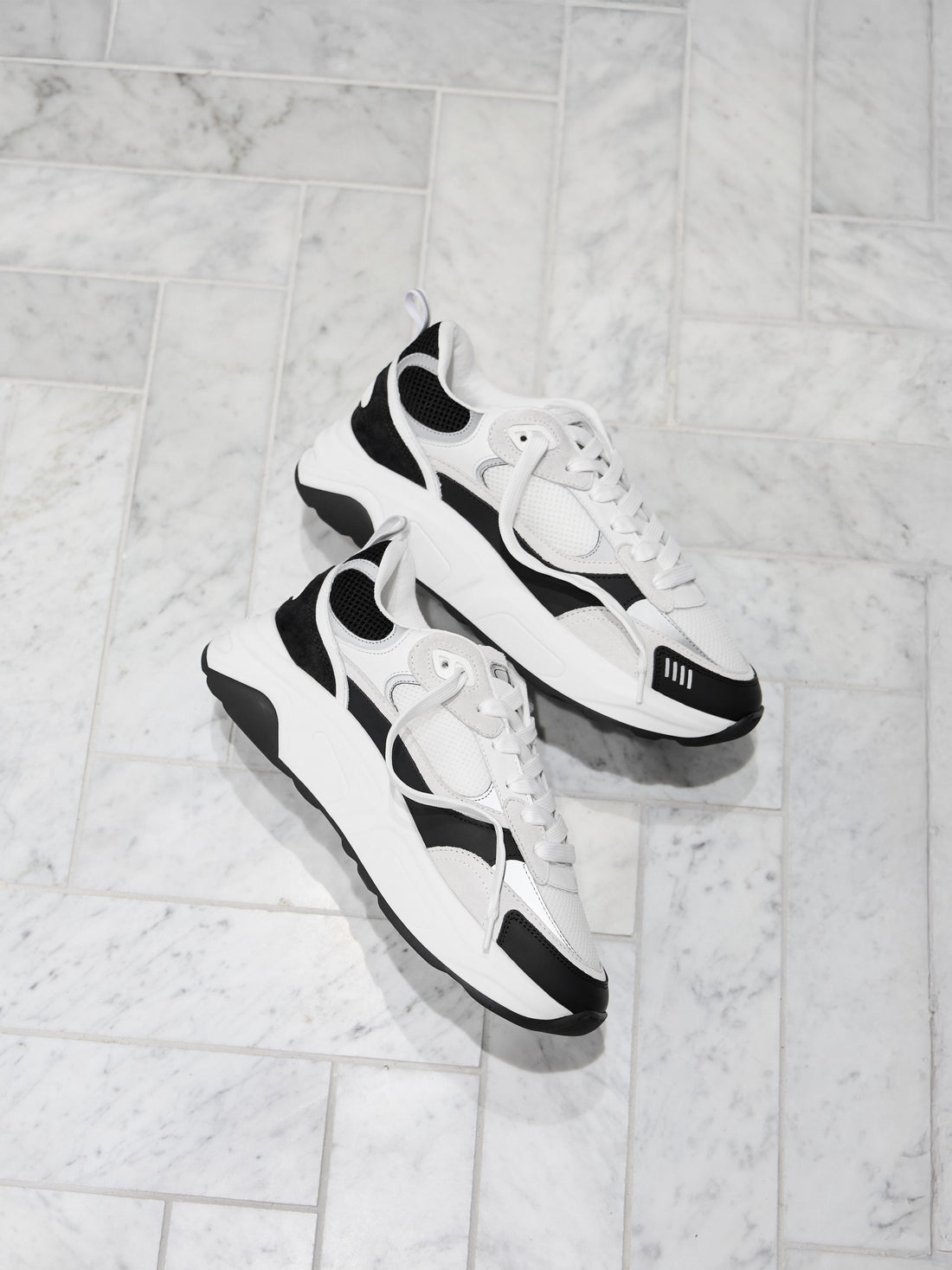 Flow Runner in White Black | ARNE UK