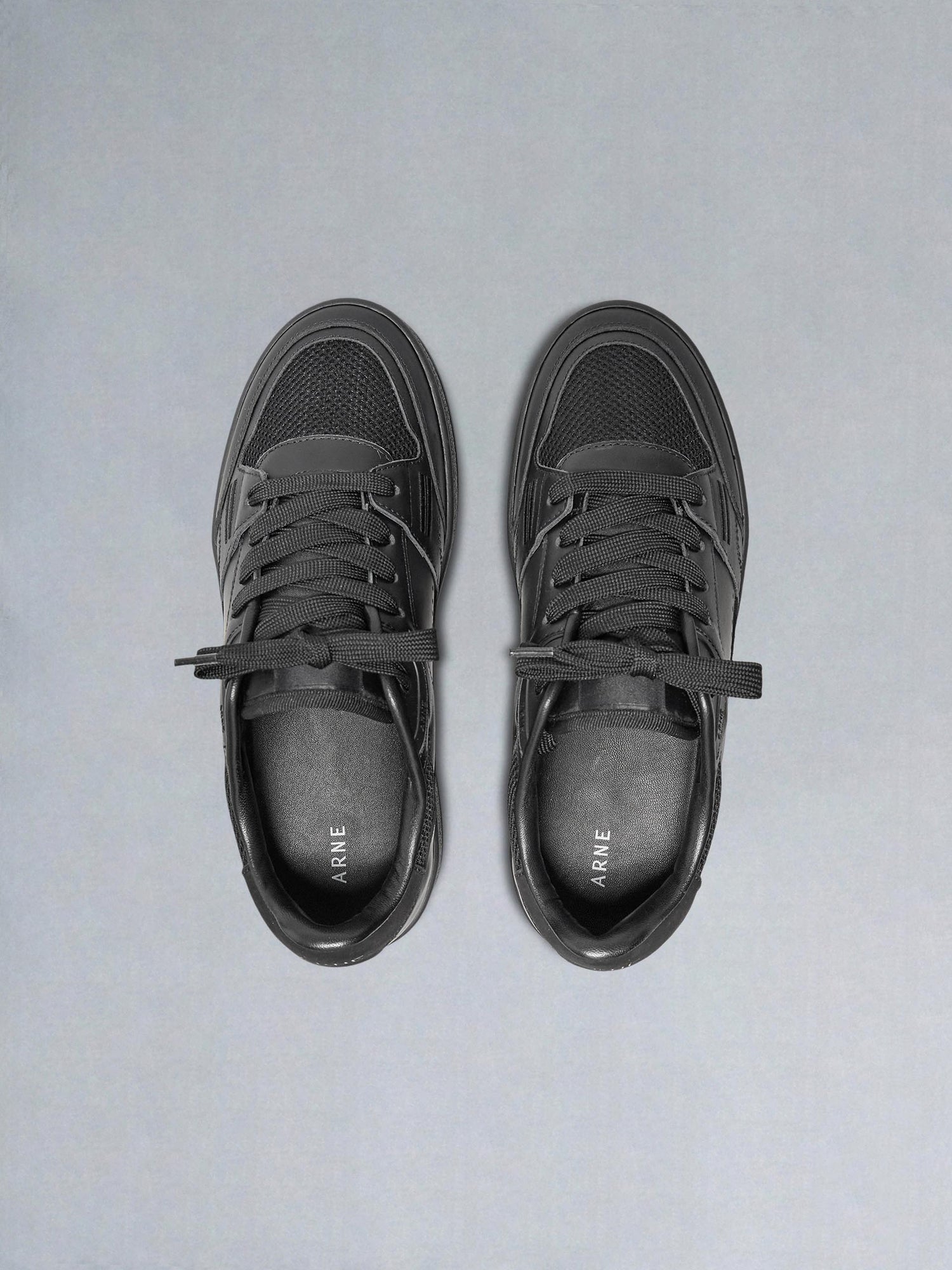 Arena Trainer 2.0 in Triple Black | ARNE UK