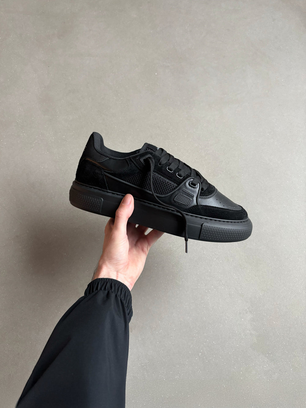 Atlas Trainer in Triple Black | ARNE UK