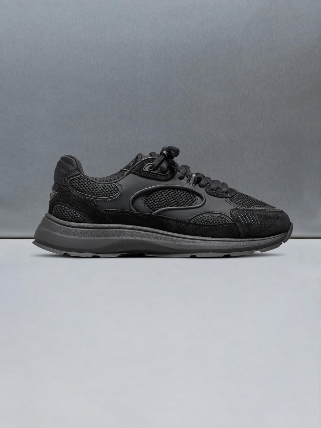 Circuit Trainer in Triple Black | ARNE UK