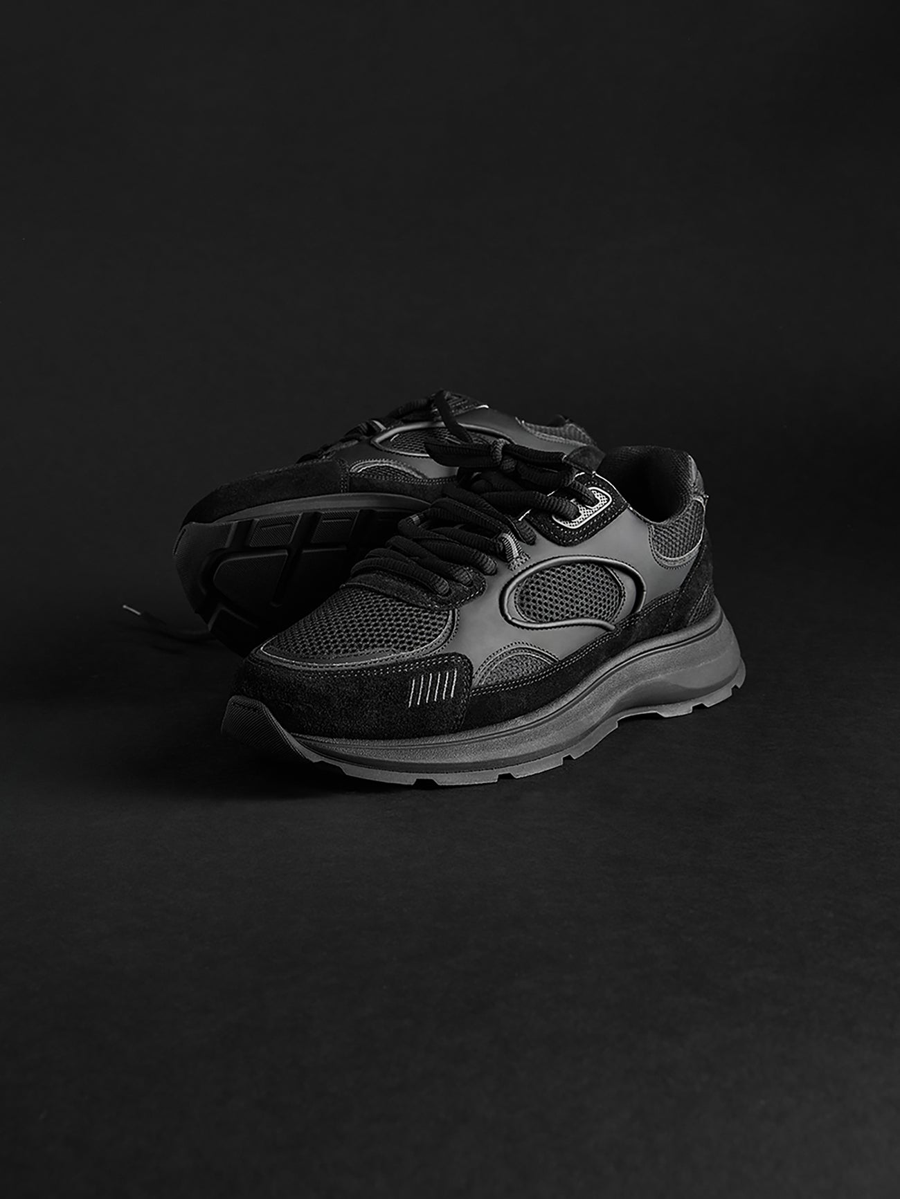 Circuit Trainer in Triple Black | ARNE UK