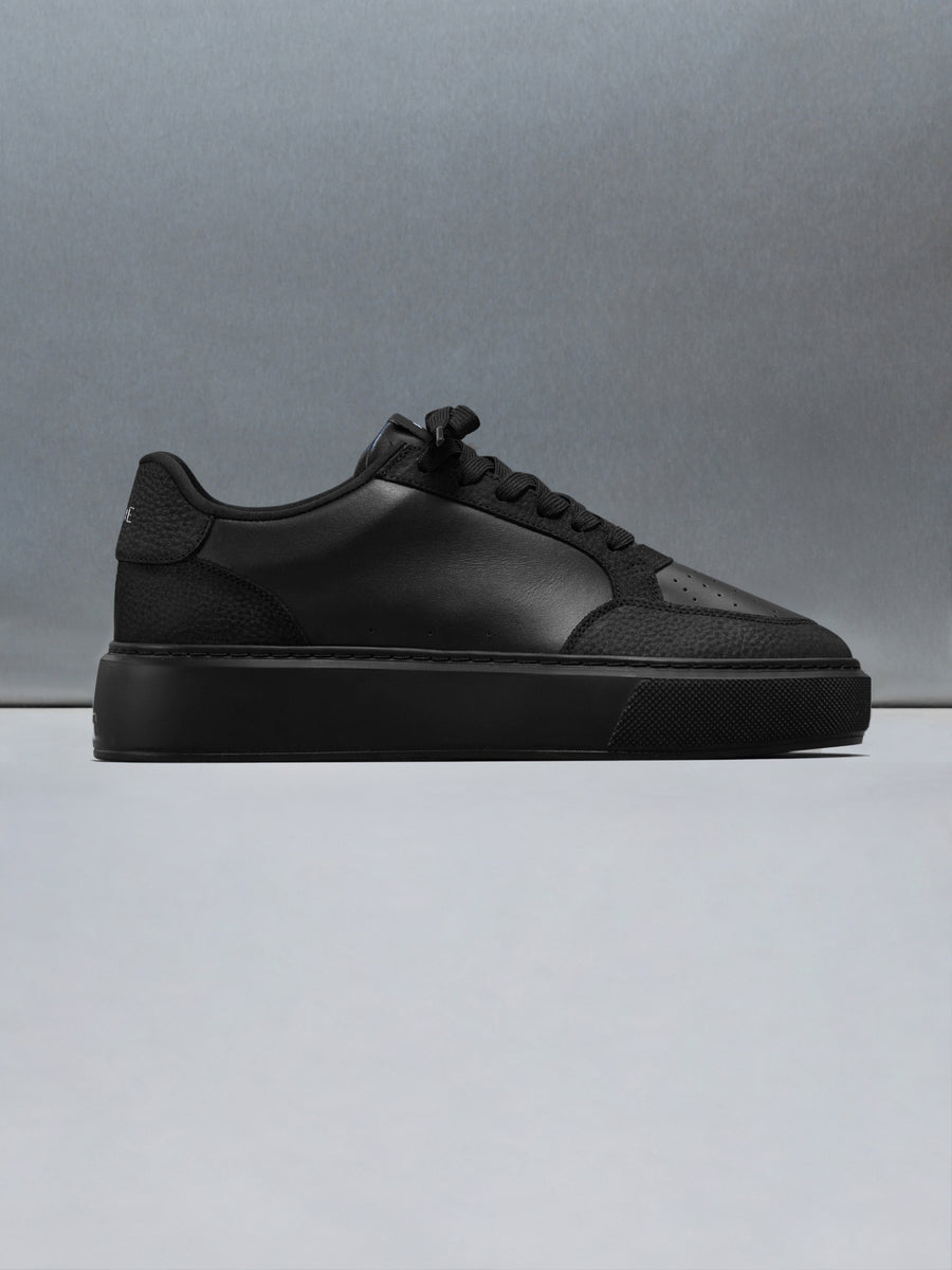 Court Trainer 2.0 in Triple Black | ARNE UK