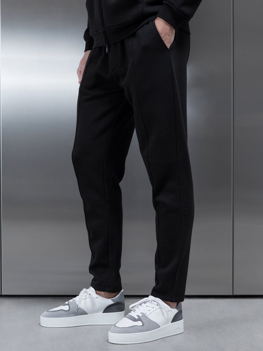 Essential Jogger in Black ARNE