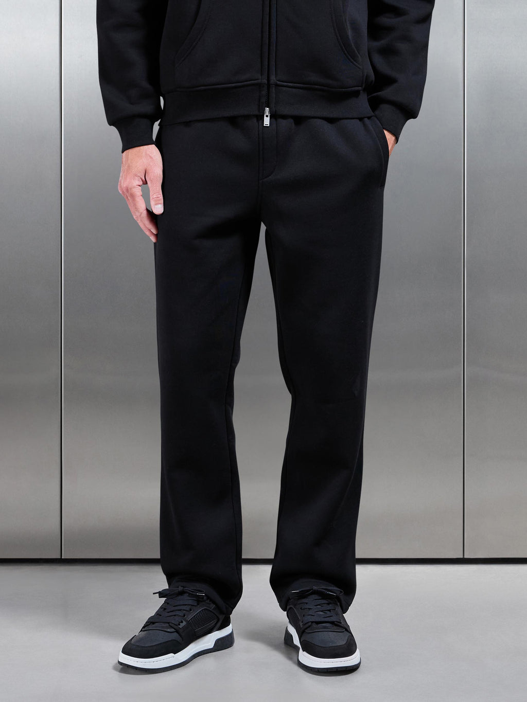 Essential Straight Leg Jogger in Black | ARNE US