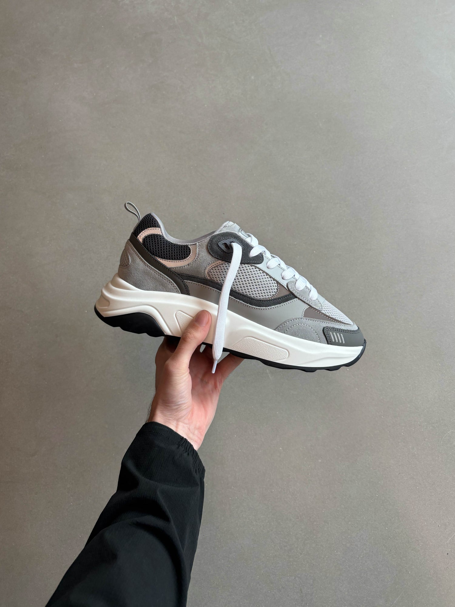 Flow Runner in Stone | ARNE UK