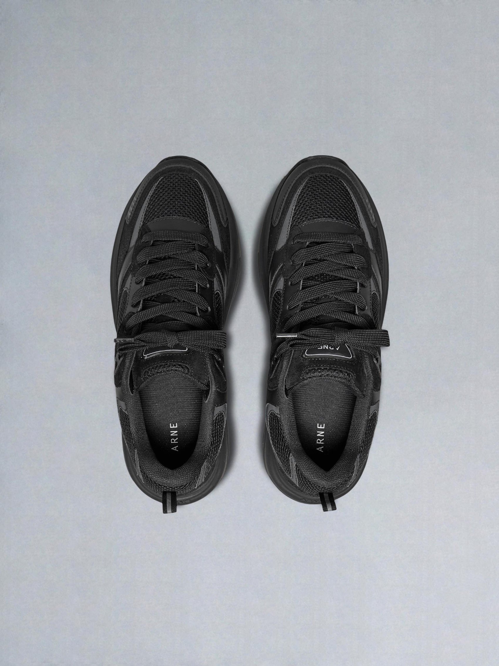 Flow Runner in Triple Black | ARNE UK