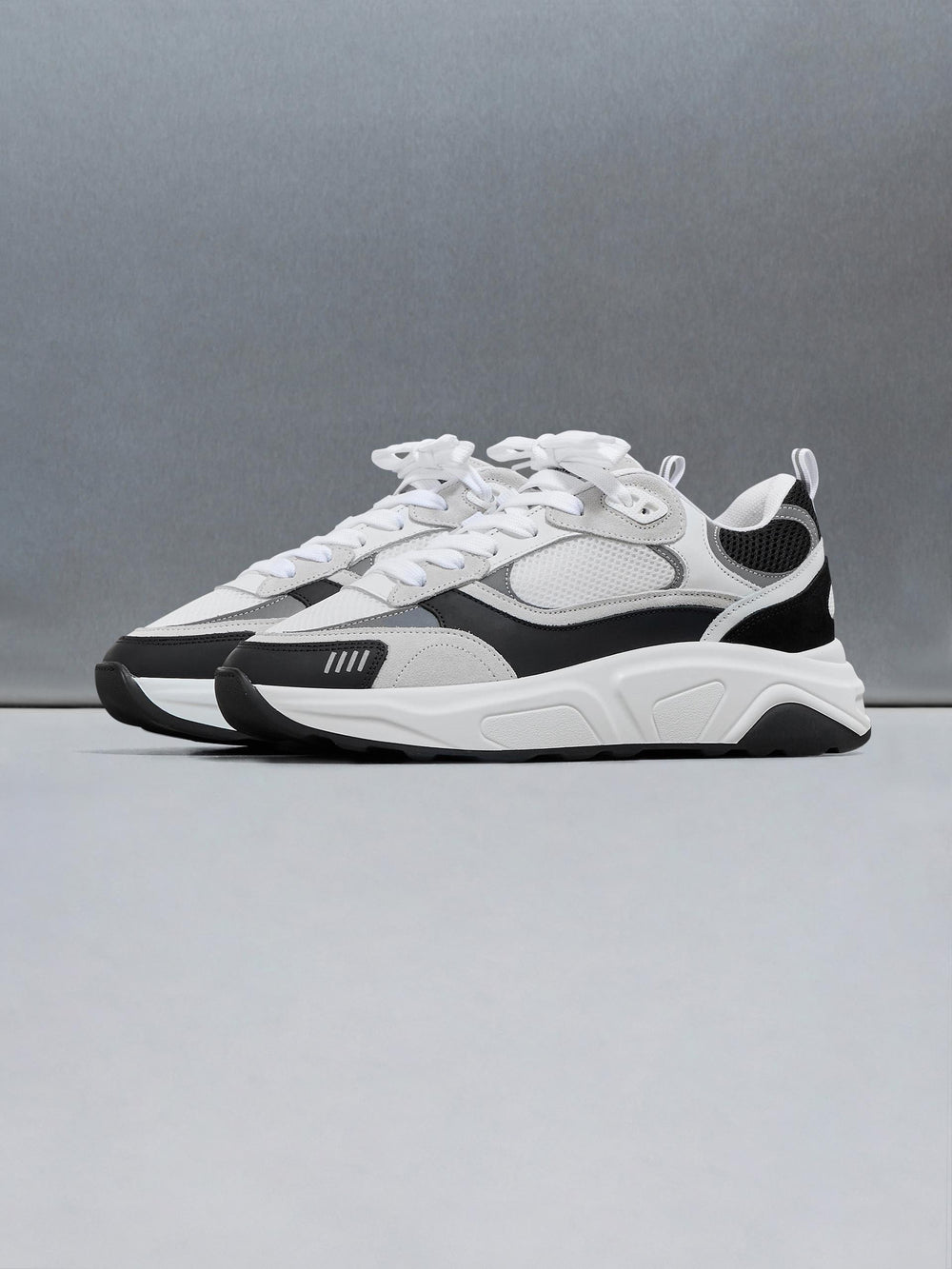Flow Runner in White Black | ARNE UK