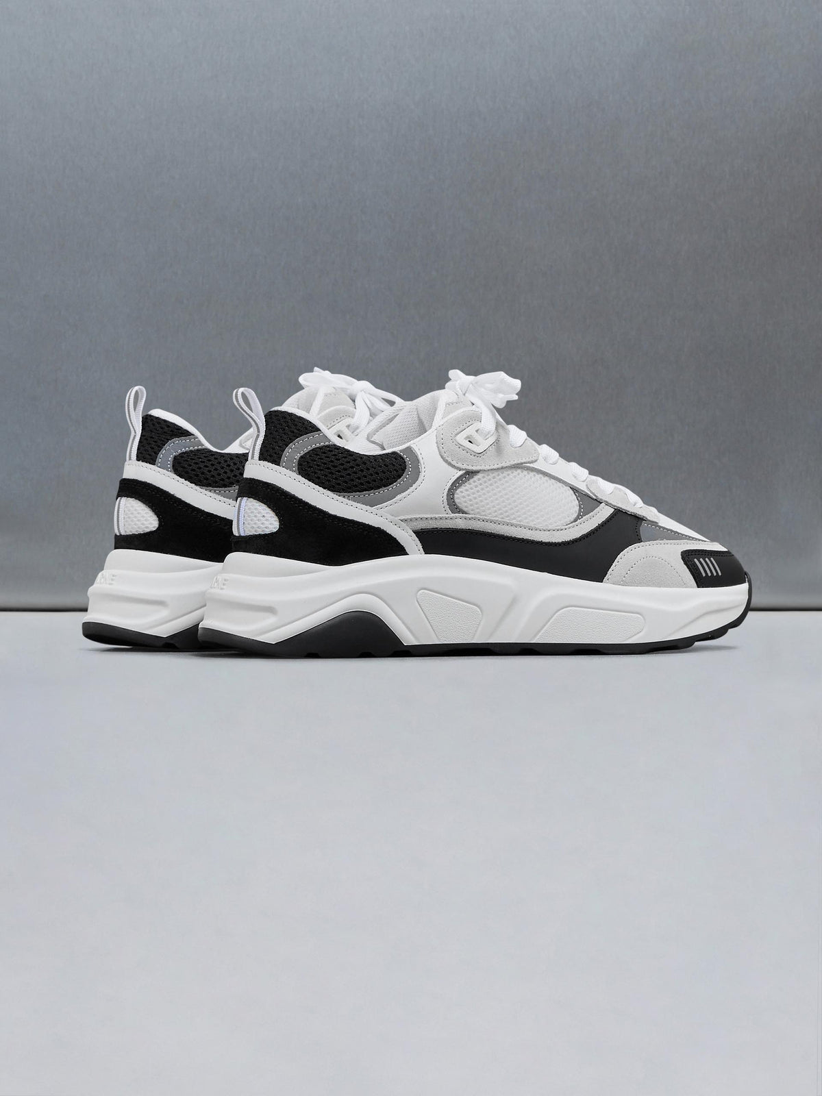 Flow Runner in White Black | ARNE UK