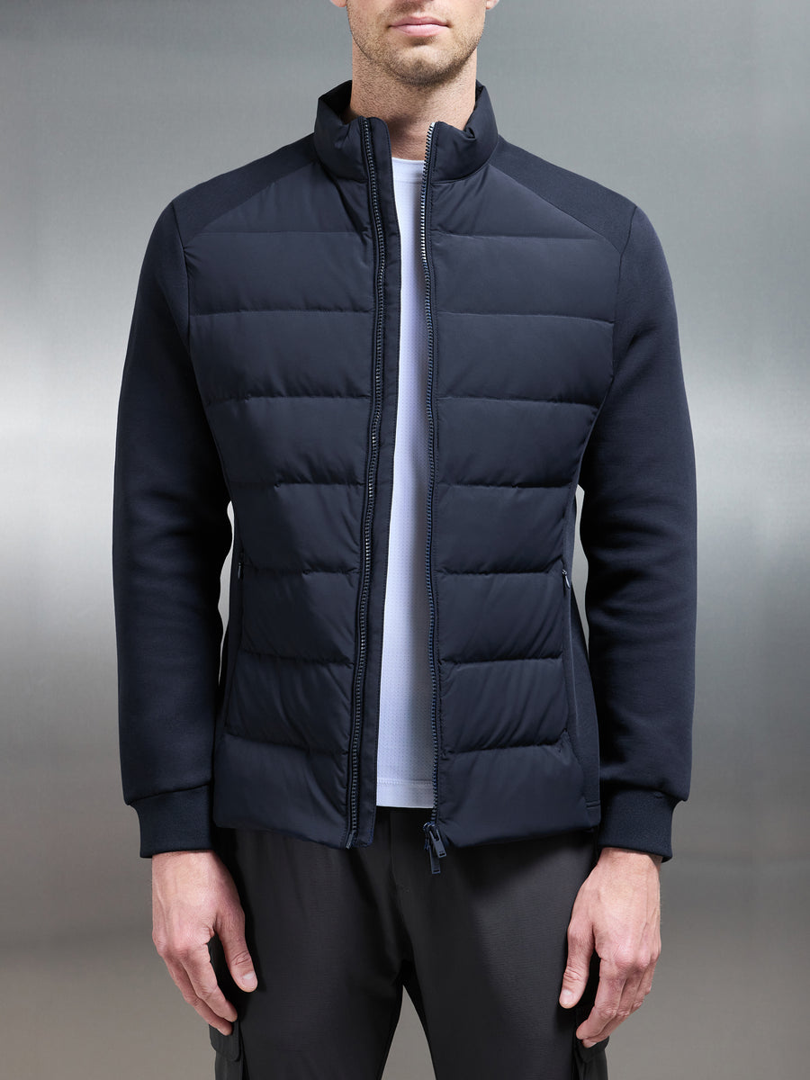 Hybrid Technical Puffer Jacket in Navy ARNE
