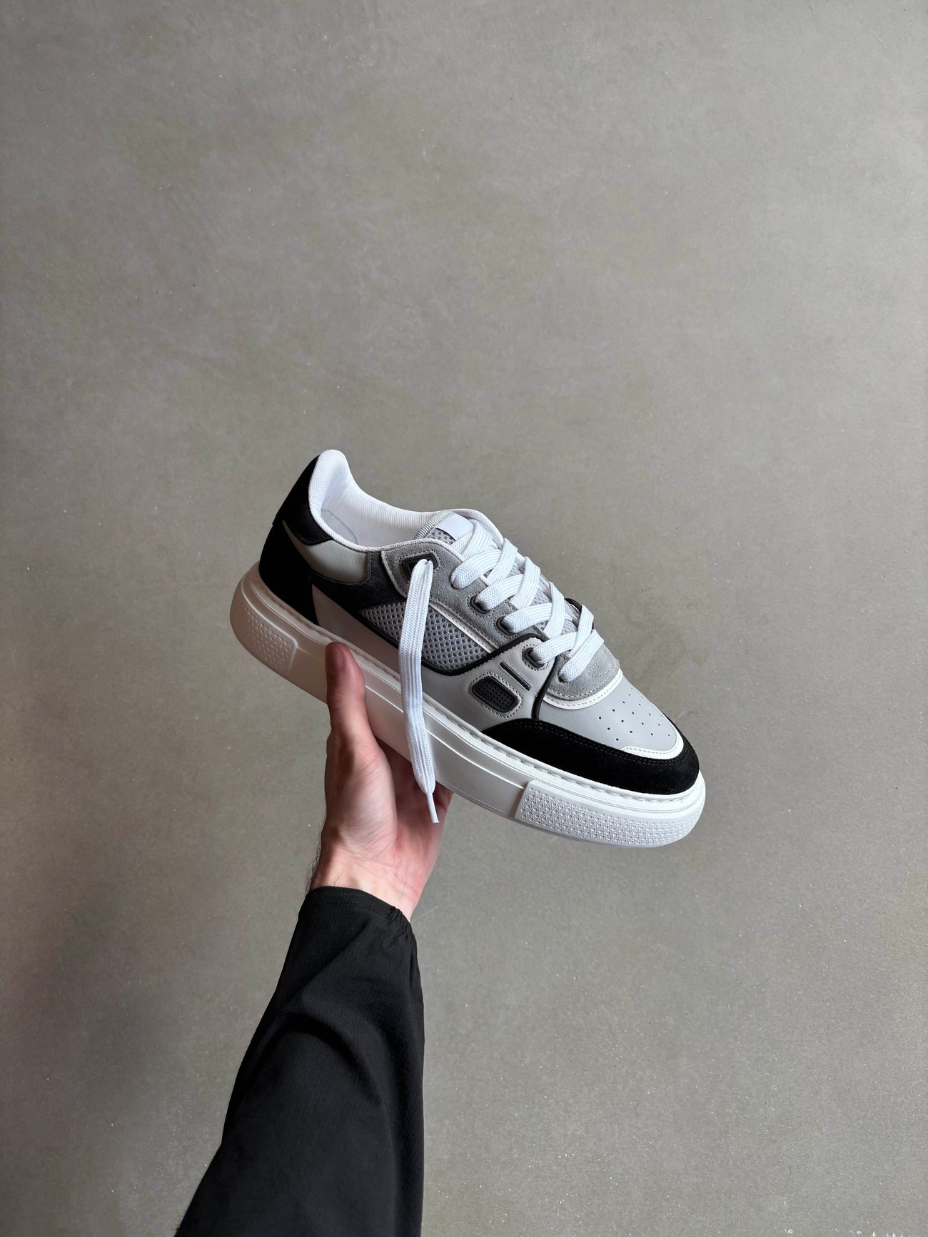 Atlas Trainer in Grey Black | ARNE UK