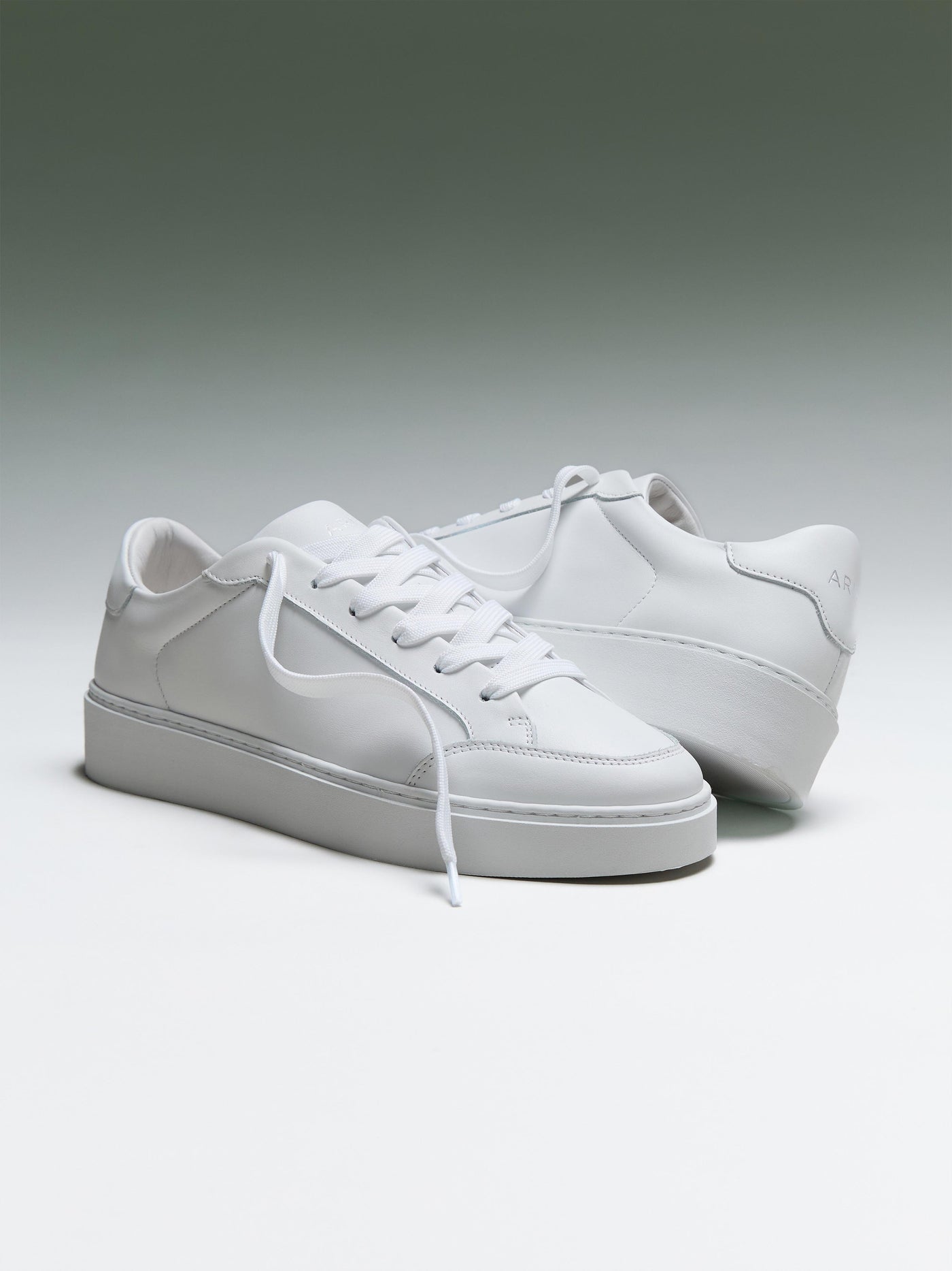 Mid Court Trainer 2.0 in White | ARNE UK