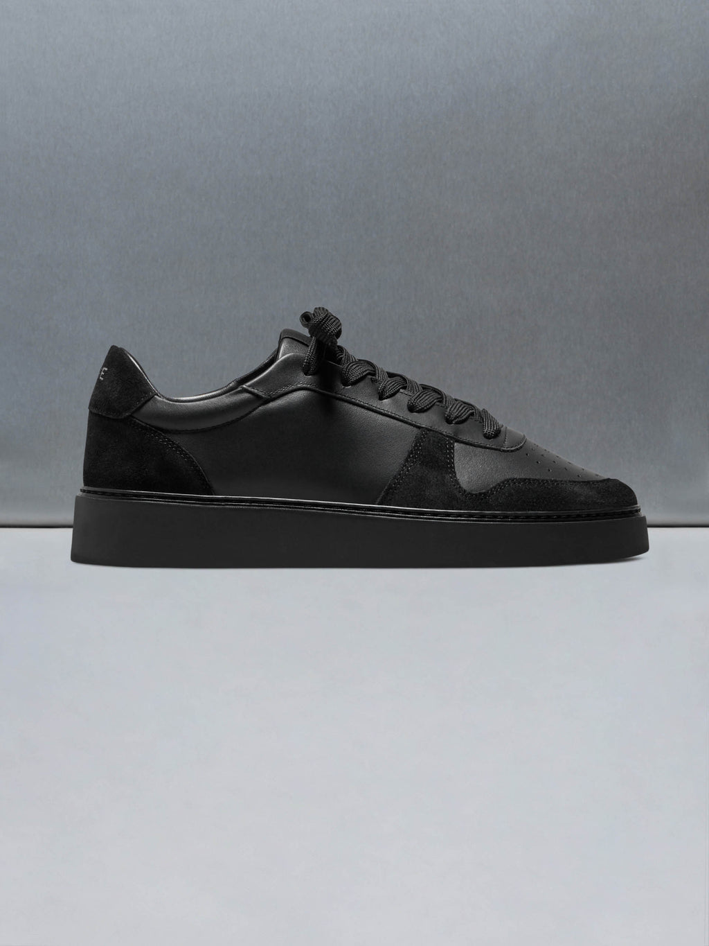 Mid Court Trainer in Triple Black | ARNE UK