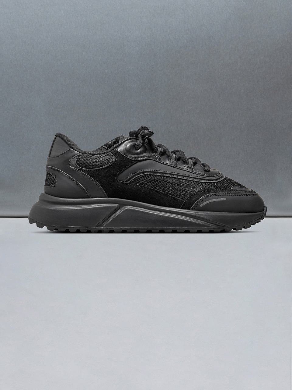 Technical Runner 2.0 in Triple Black | ARNE UK