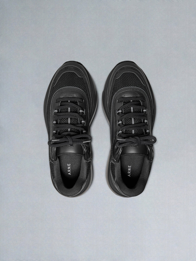 Technical Runner 2.0 in Triple Black | ARNE UK