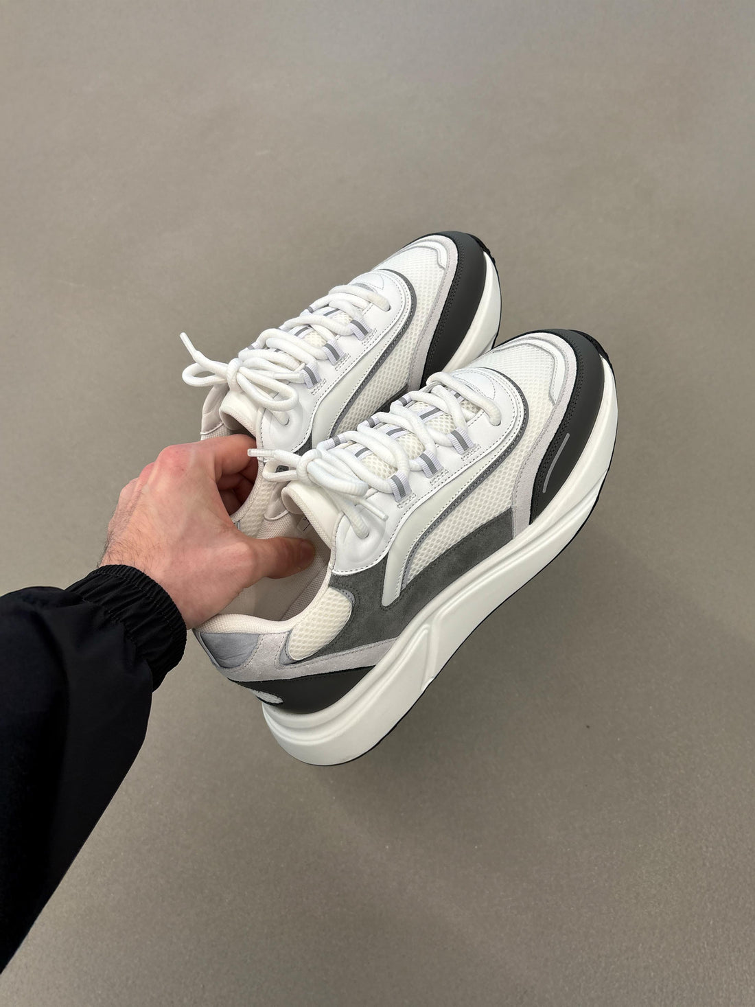 Technical Runner 2.0 in White Grey | ARNE UK