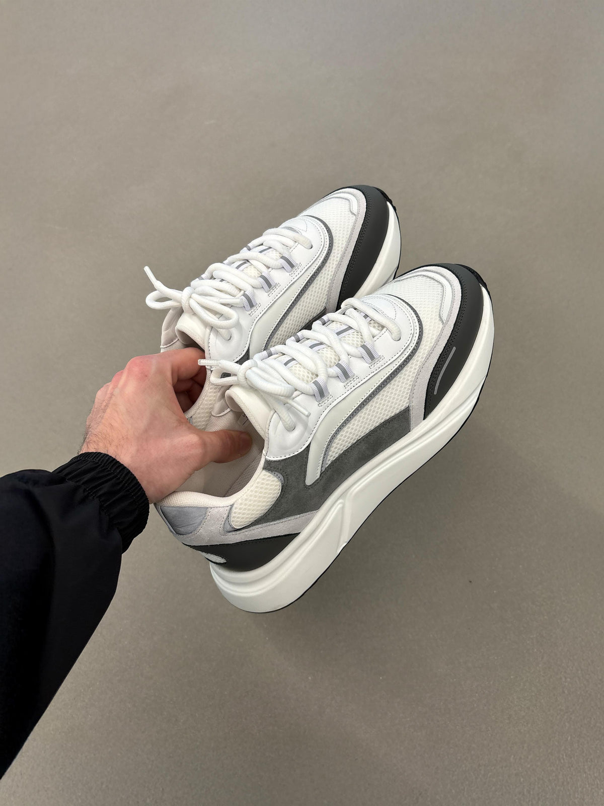 Technical Runner 2.0 in White Grey | ARNE UK