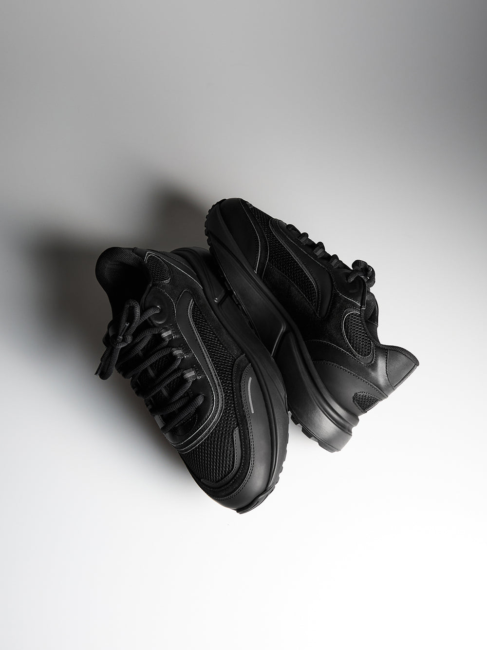Technical Runner 2.0 in Triple Black | ARNE UK