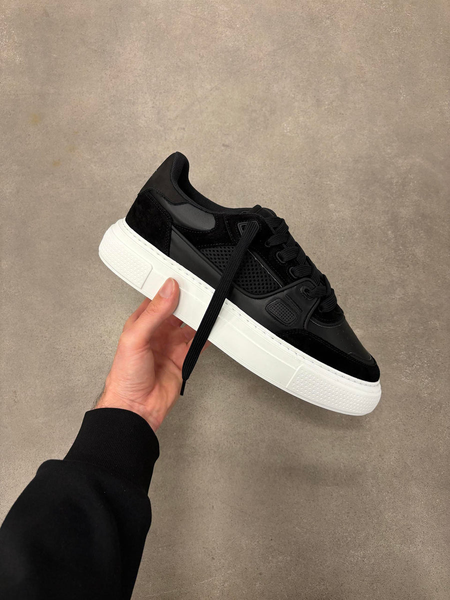 Atlas Trainer in Black | ARNE UK