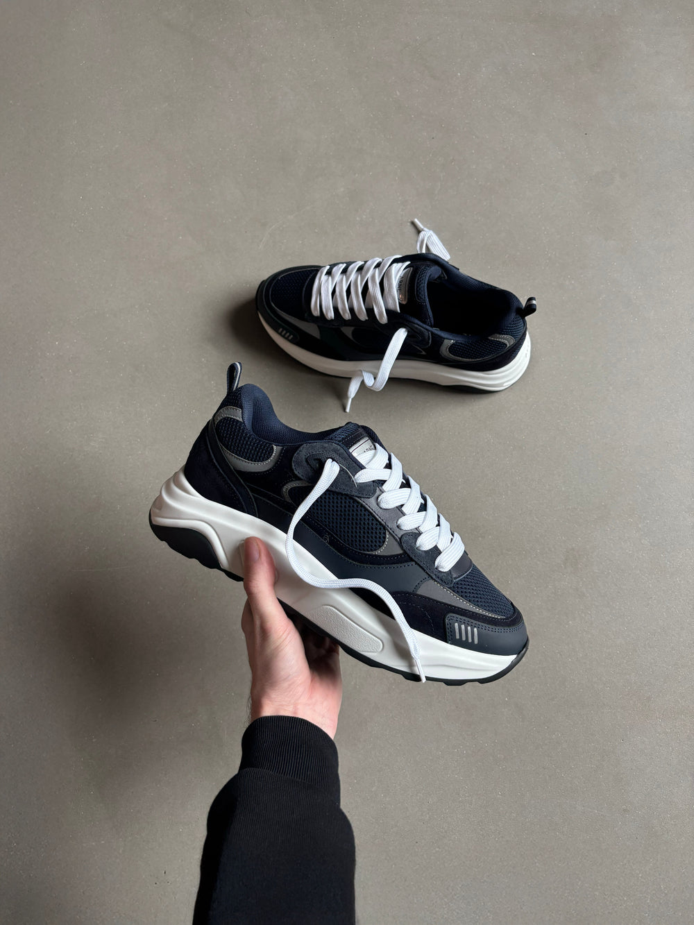 Flow Runner in Navy | ARNE UK