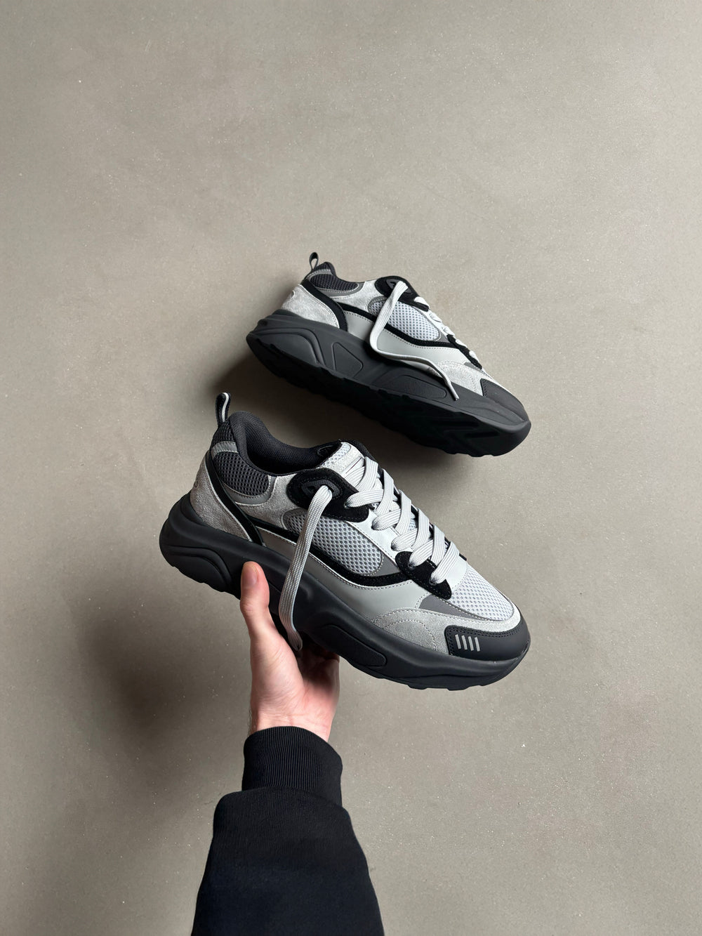 Flow Runner in Midnight Grey | ARNE US